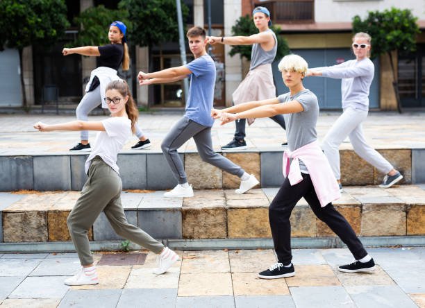 DanceTeacherWeb | Articles - INTRODUCING YOUR DANCERS TO SITE SPECIFIC ...